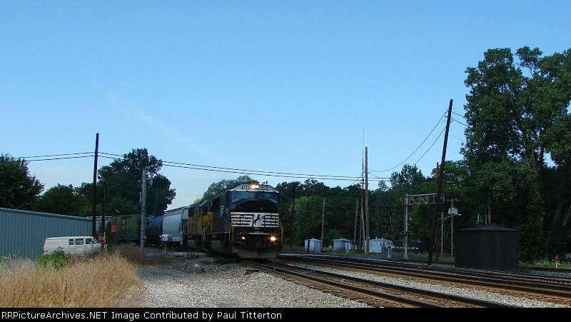 NS 6779 and HLCX (Ex-UP) 5951 charge onto the NS mainline from the Porter branch